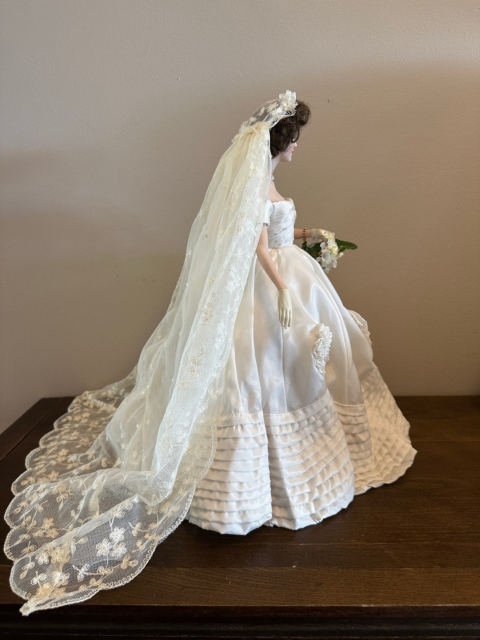 Franklin Mint 16 Porcelain Portrait Jacqueline Kennedy Heirloom Bride ...