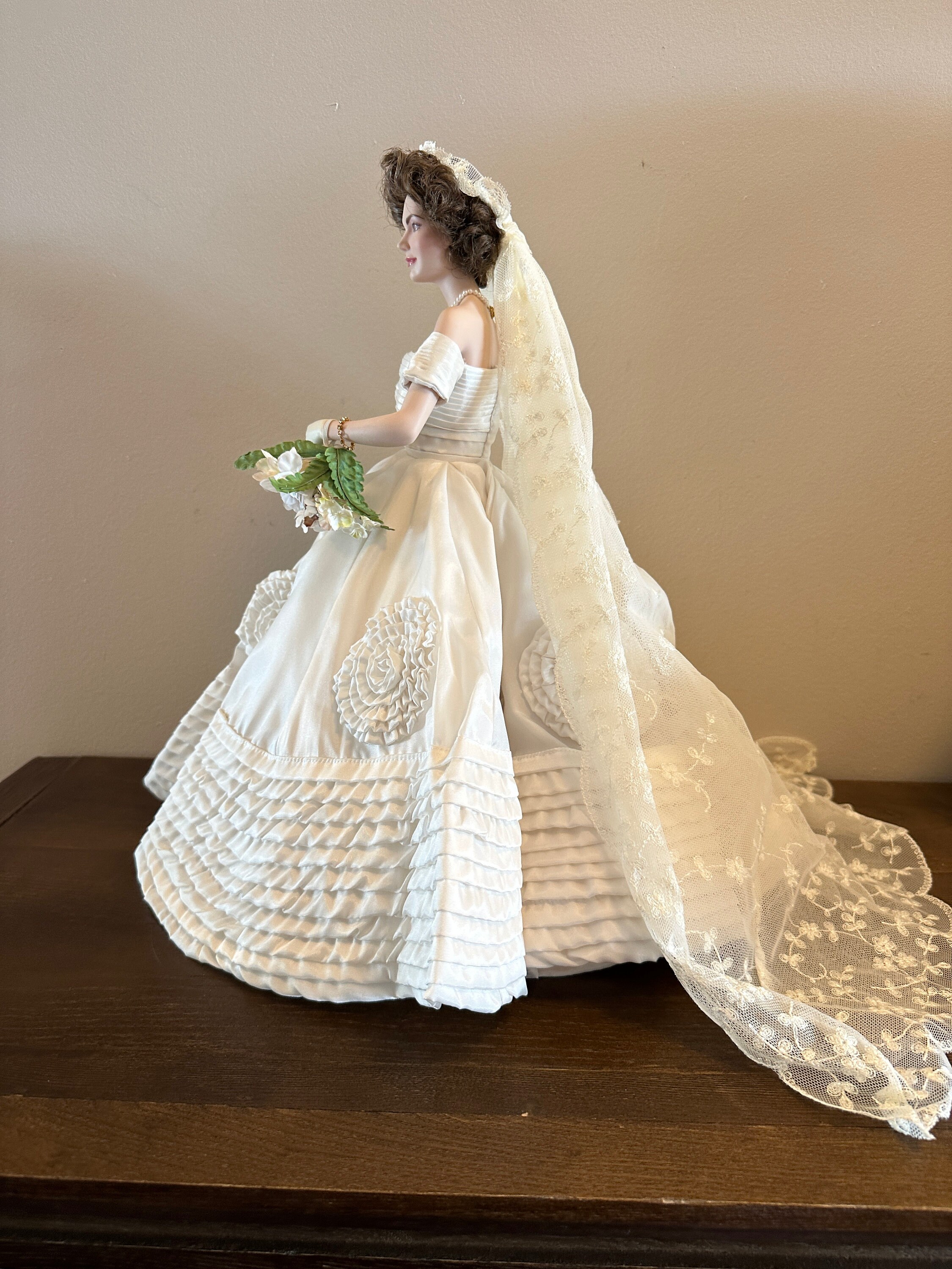 Franklin Mint 16 Porcelain Portrait Jacqueline Kennedy Heirloom Bride ...