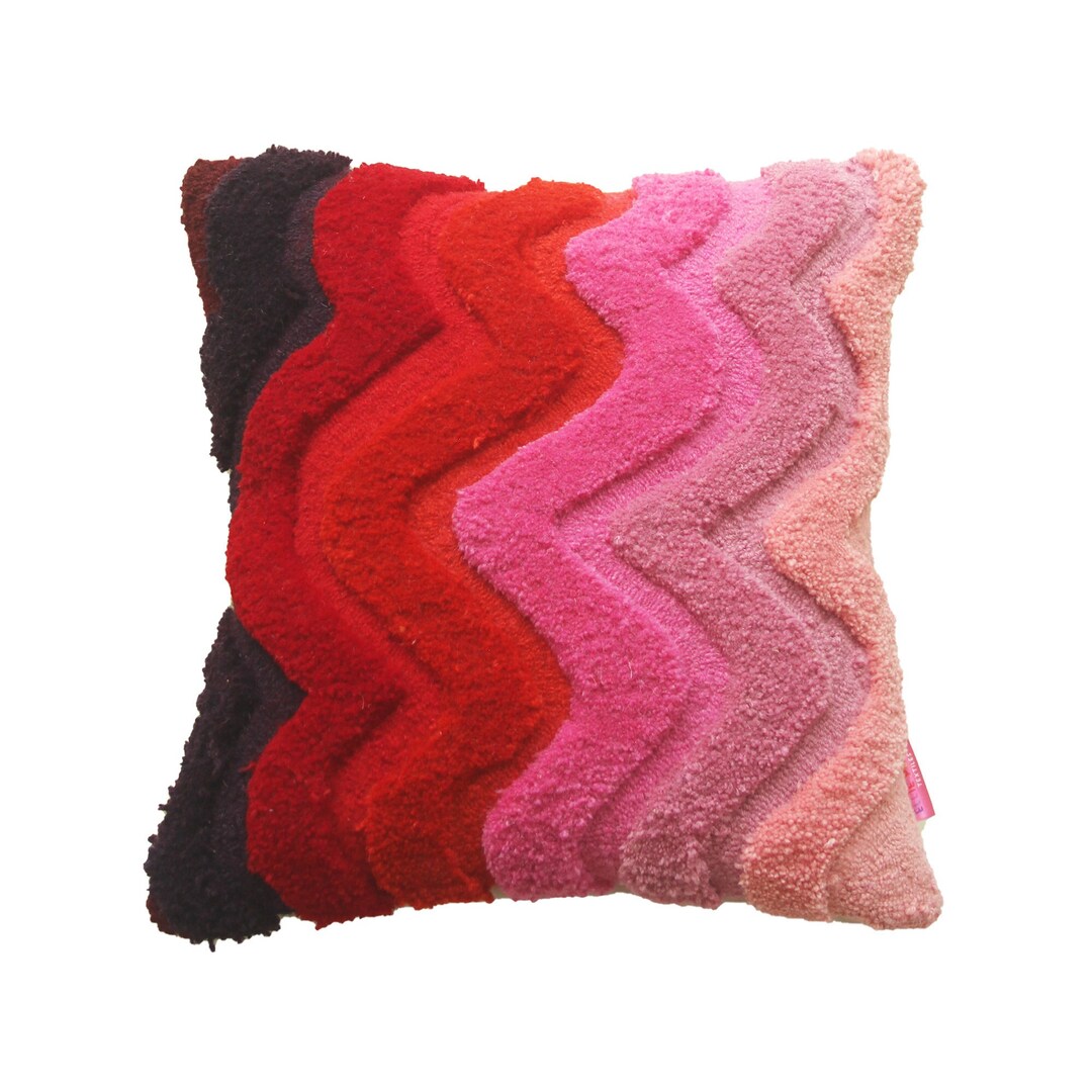 Handmade Tufted Wool Cushion Red & Pink Ombre Wavy made to Order - Etsy