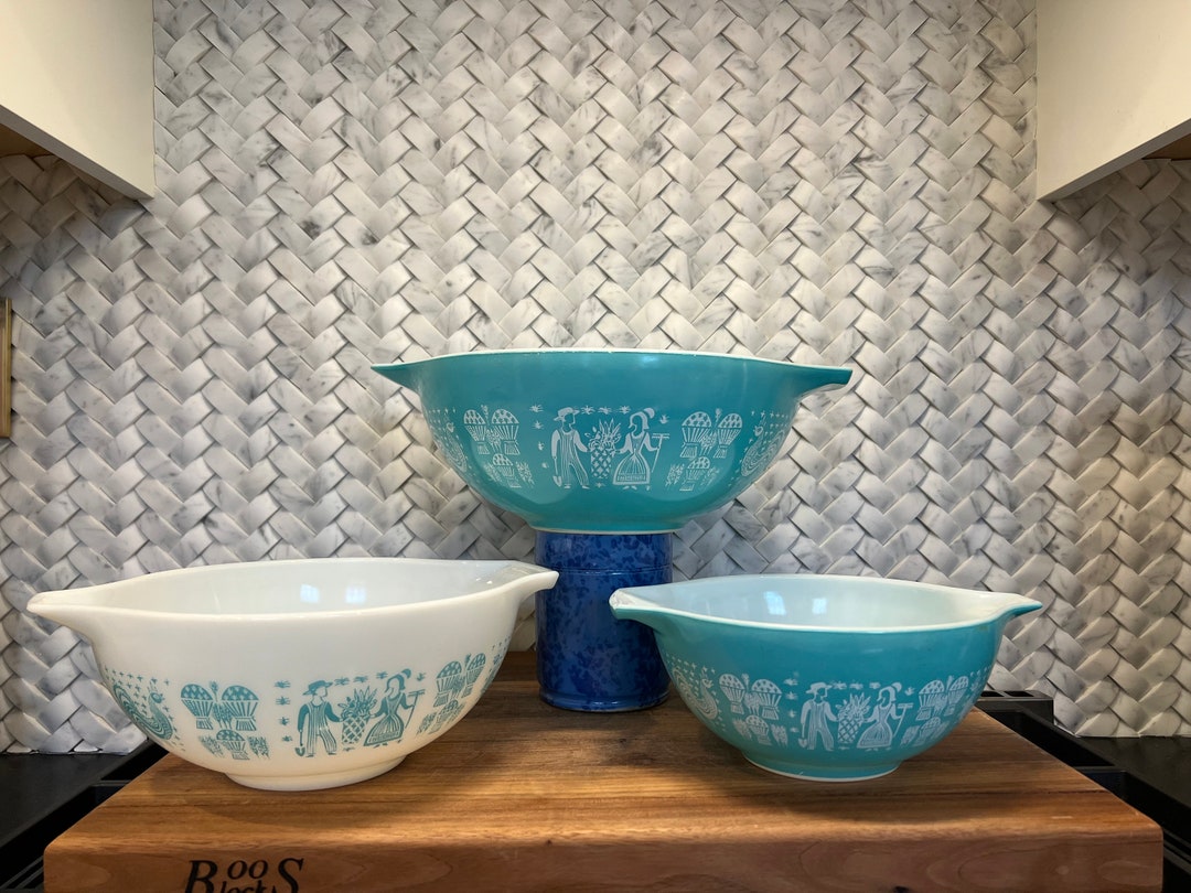 Vintage 1960s Pyrex Turquoise & White Amish Butterprint Cinderella ...