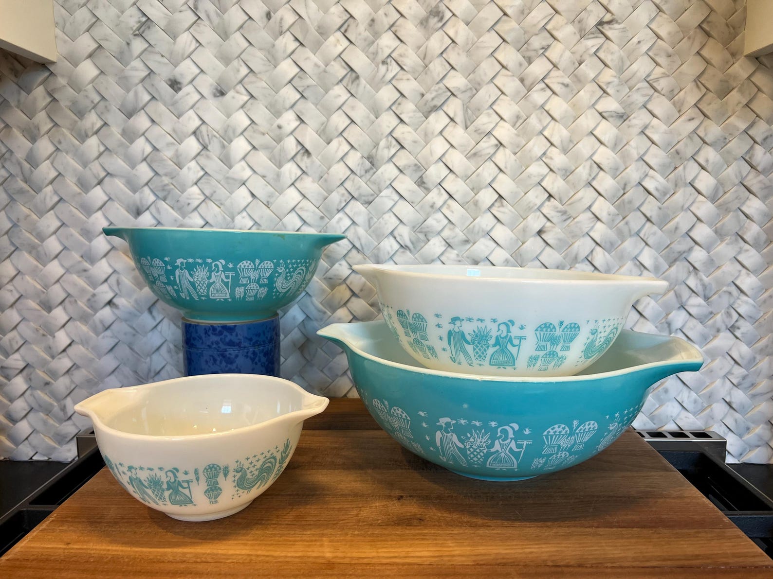 Vintage 1960s Pyrex Turquoise & White Amish Butterprint Cinderella ...