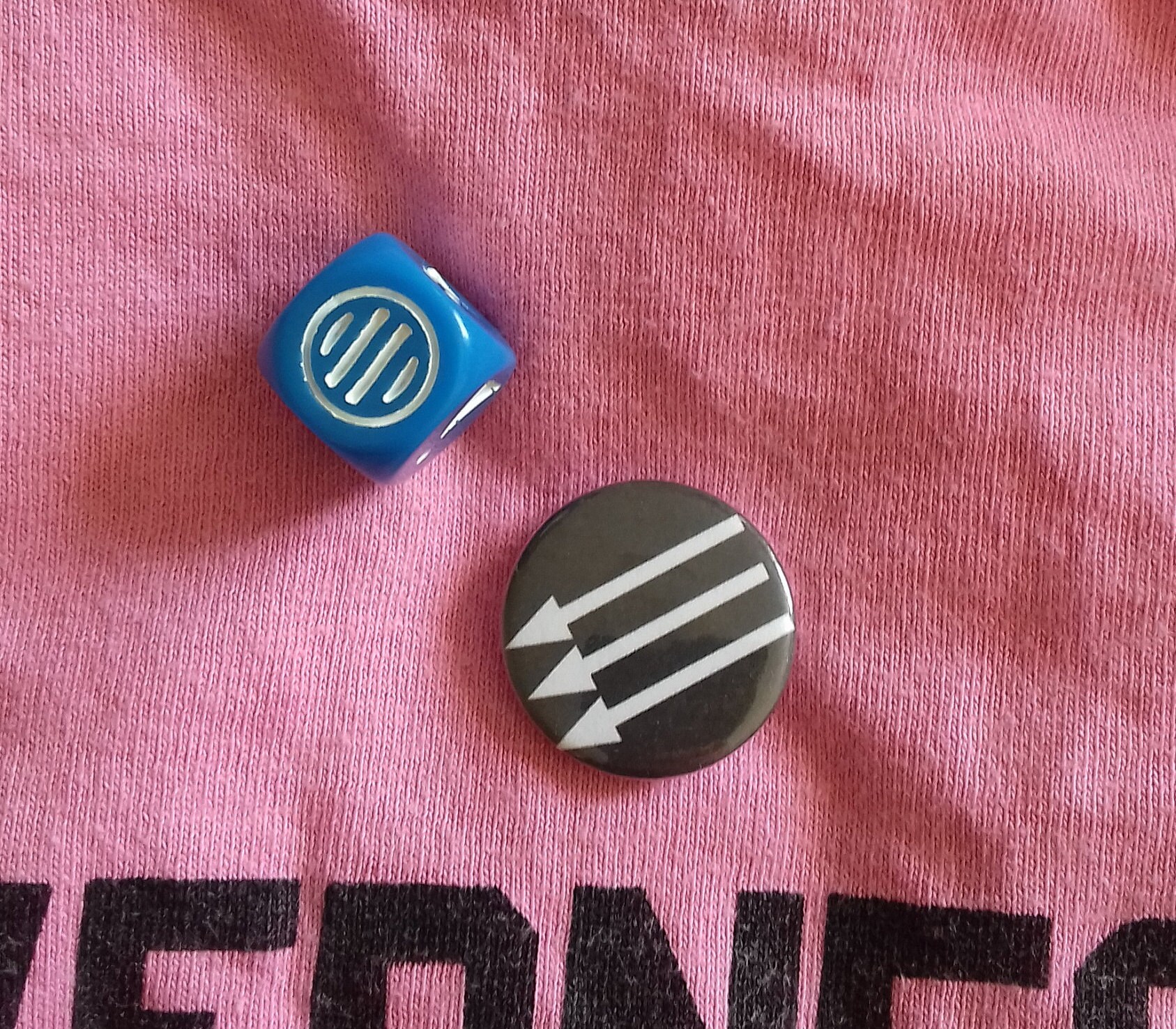 Antifascist Three Arrows Button Badge - Etsy