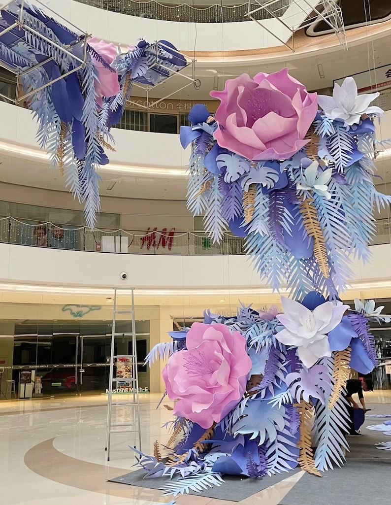 Retail window Display- Visual Merchandising- Holiday Store Front Decor ...