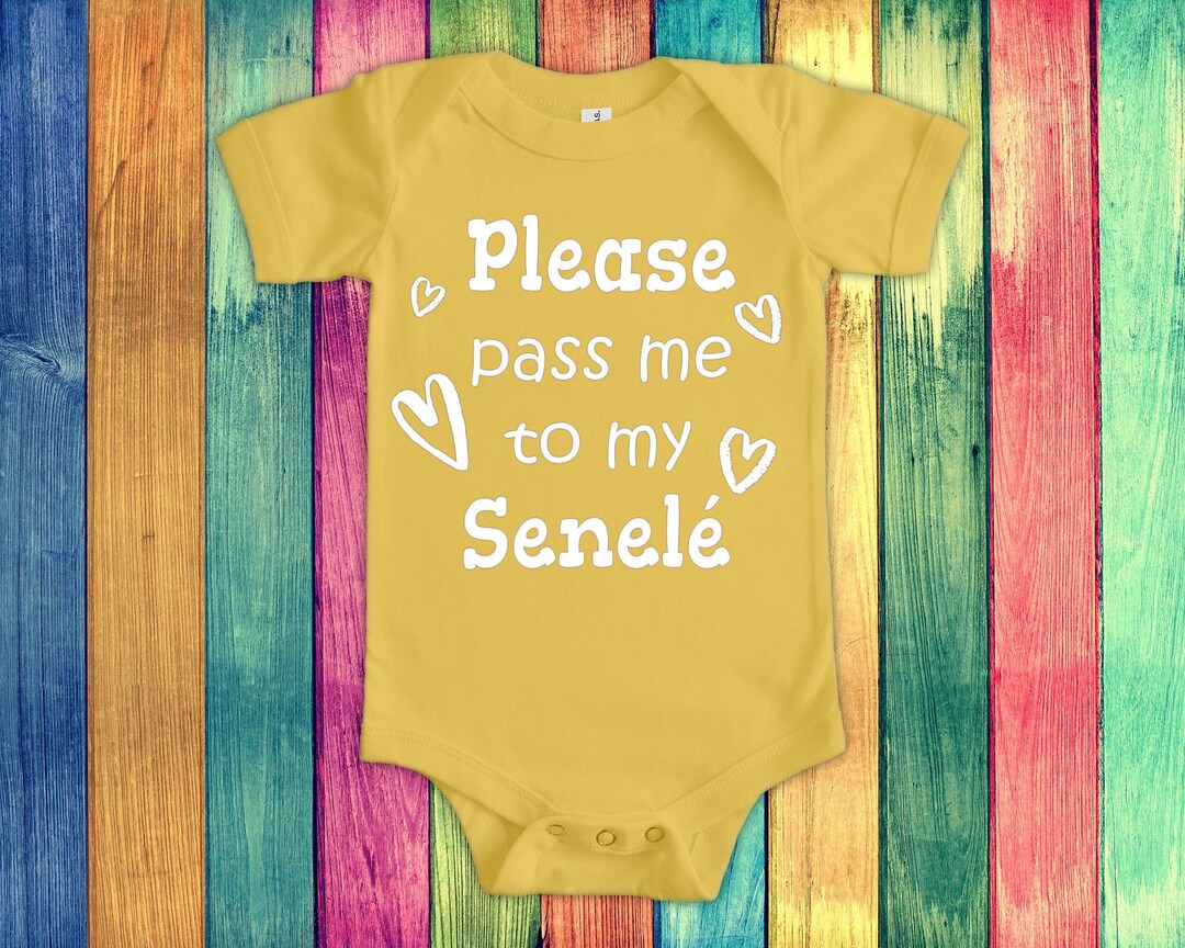 Pass Me To Senelé Süßer Oma Baby Body, Tshirt oder Kleinkind Shirt ...