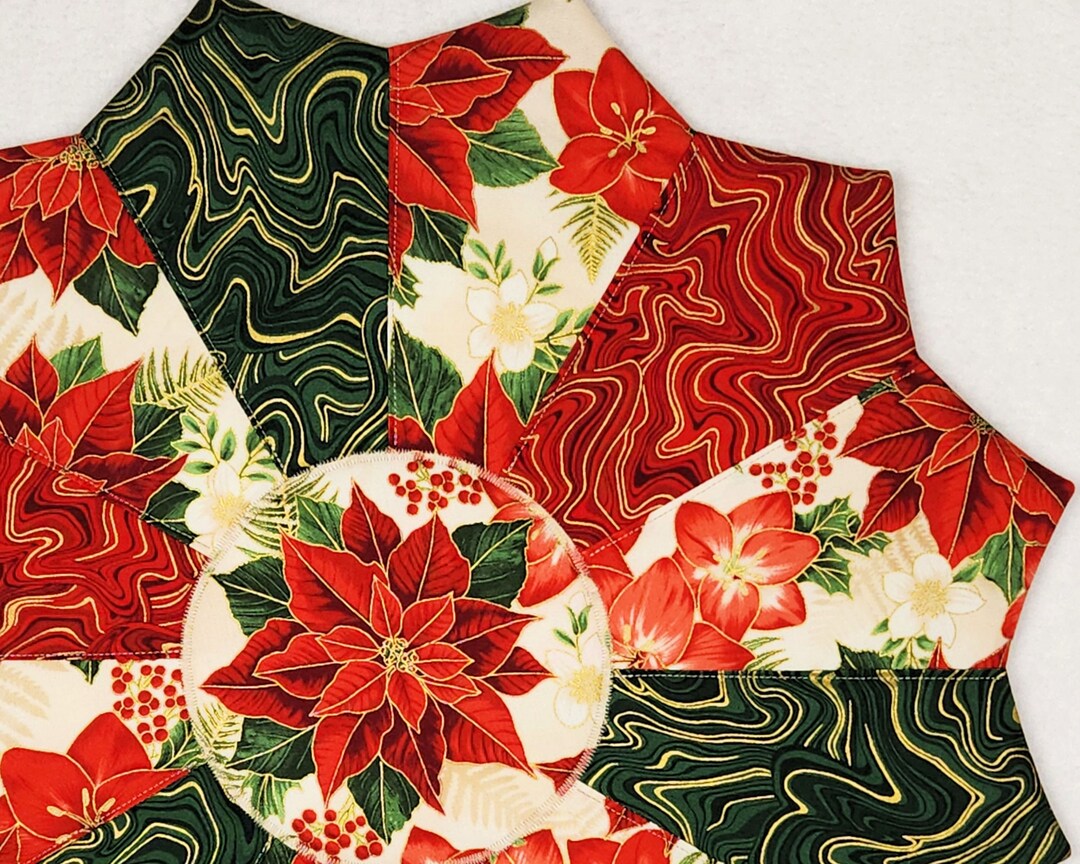 Christmas Quilted Centerpiece / Table Topper / Small Reversible Round ...