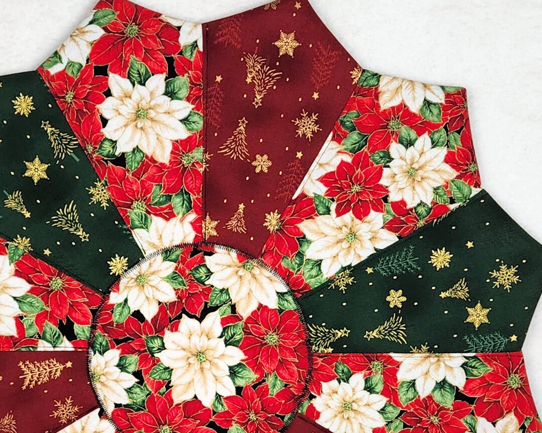 Christmas Quilted Centerpiece / Table Topper / Small Reversible Round ...