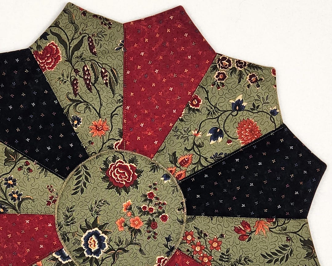 Quilted Centerpiece / Table Topper / Small Reversible Round - Etsy