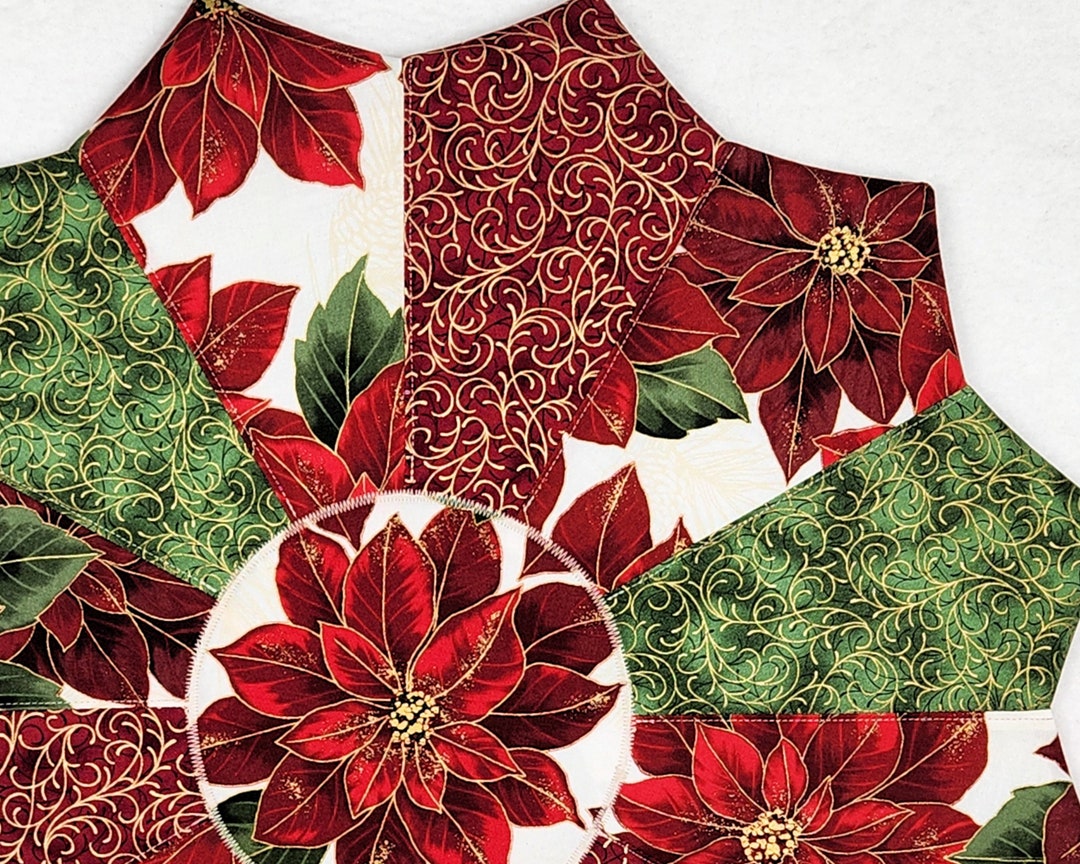 Christmas Quilted Centerpiece / Table Topper / Small Reversible Round ...