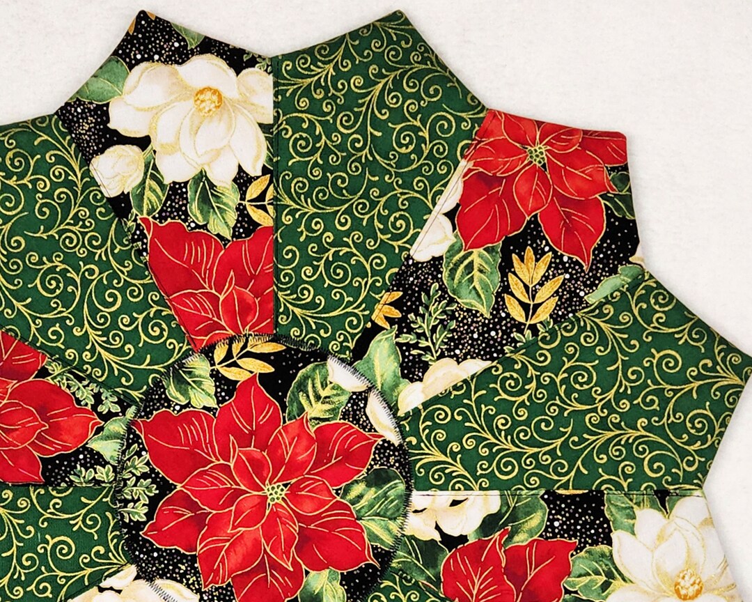 Christmas Quilted Centerpiece / Table Topper / Small Reversible Round ...