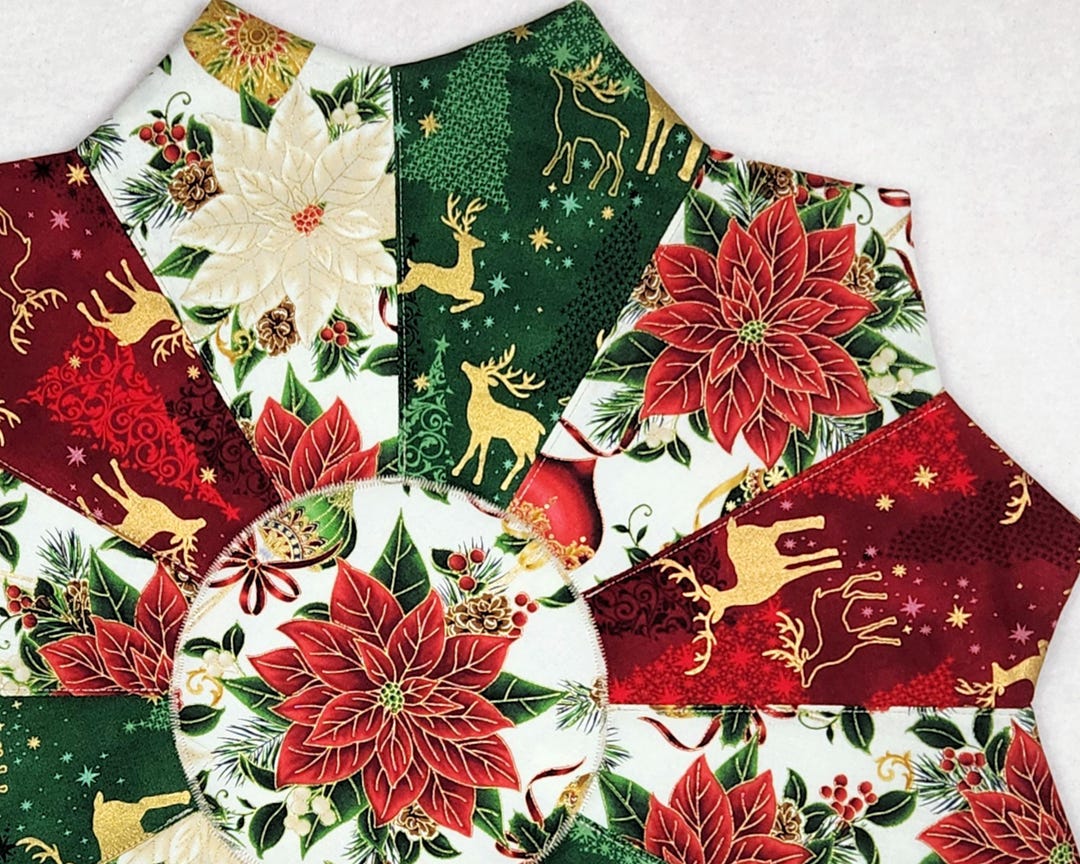 Christmas Quilted Centerpiece / Table Topper / Small Reversible Round ...