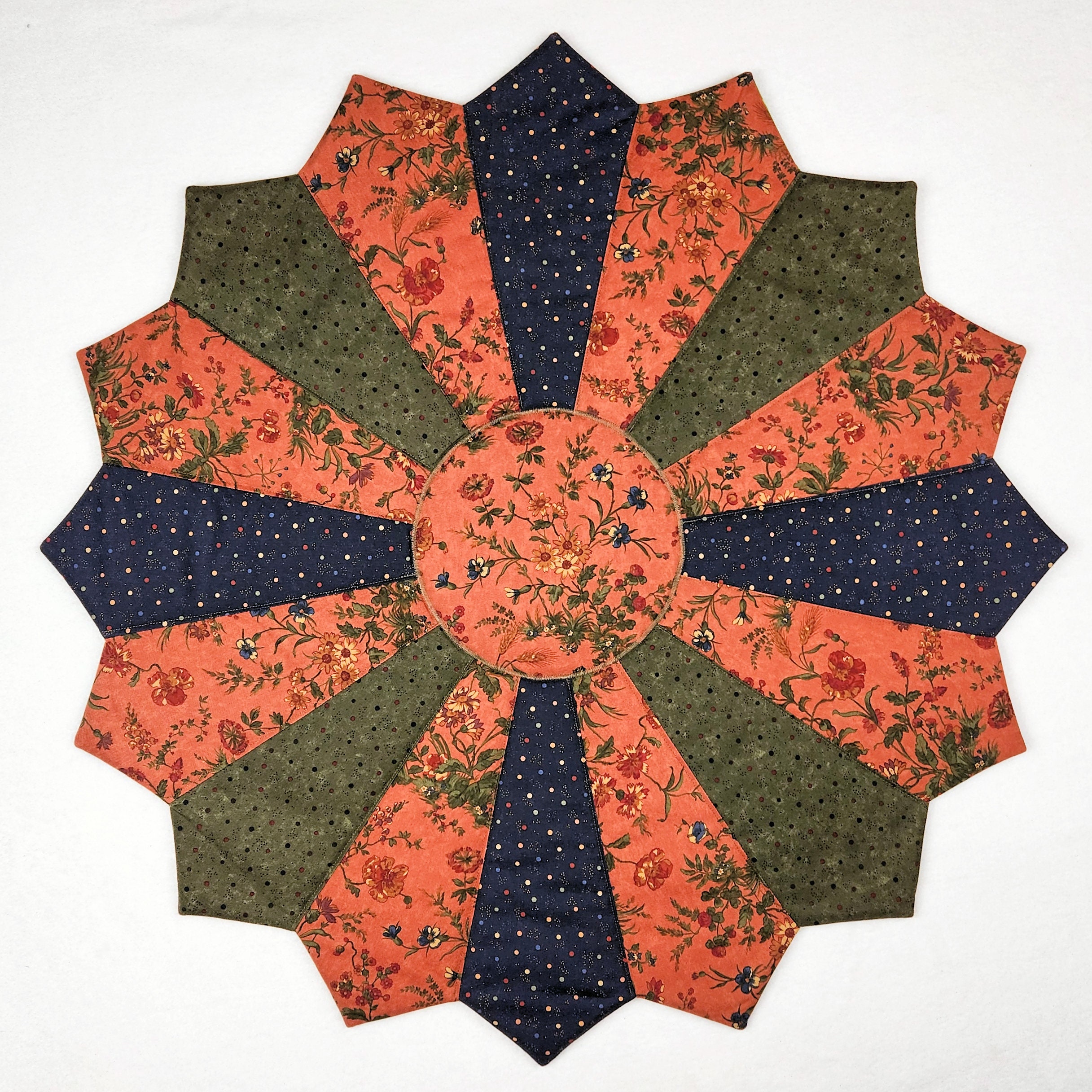 Quilted Centerpiece / Table Topper / Large Reversible Round - Etsy