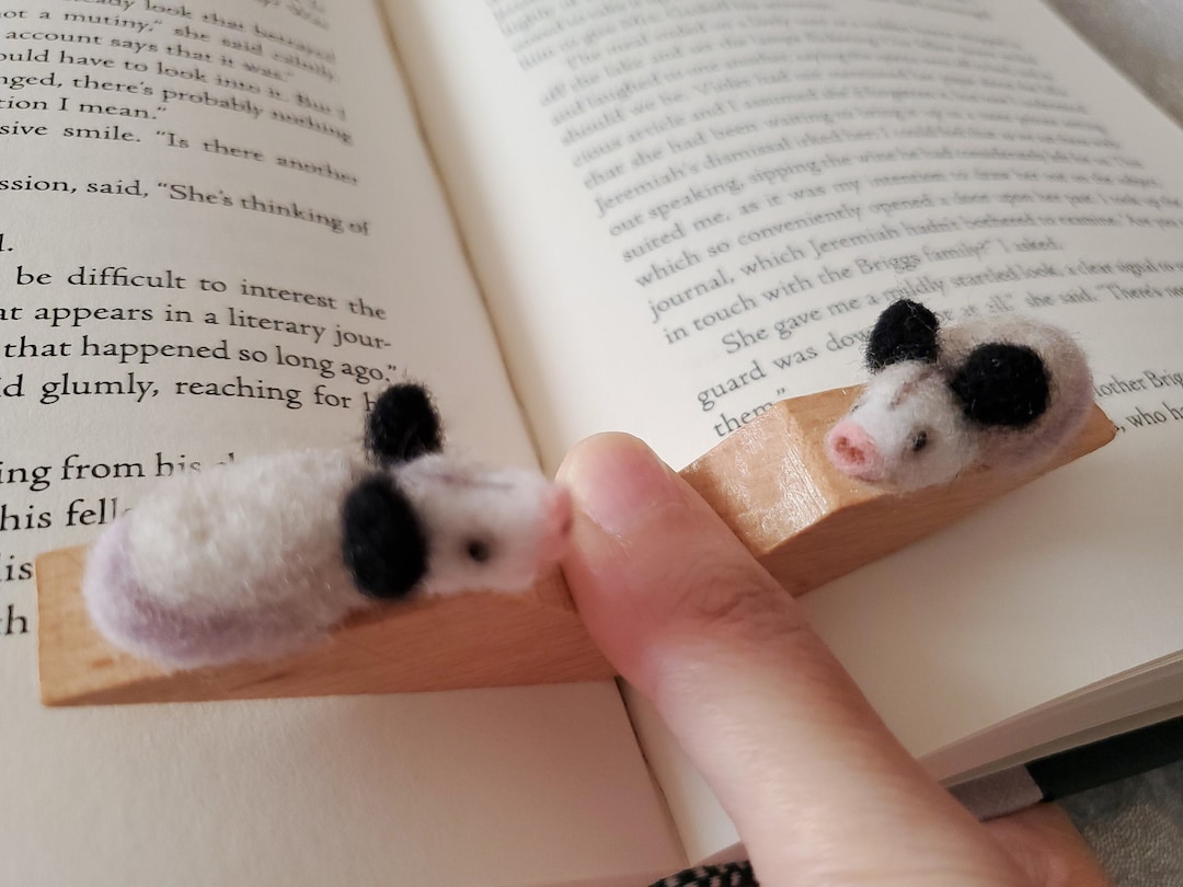 Opossum Thumb Book Page Holder / Screaming Possum Reading Tool ...