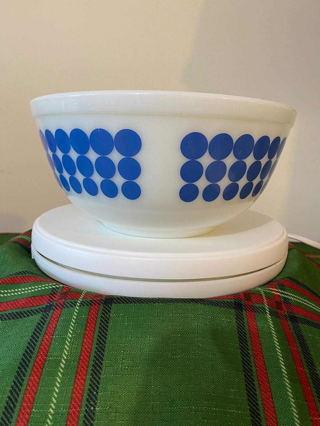 Vintage Pyrex 2.50 White Milk Glass With Blue Polka Dots Bowl - Etsy