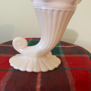 Vintage Jeanette Shell Pink Cornucopia Vase. - Etsy