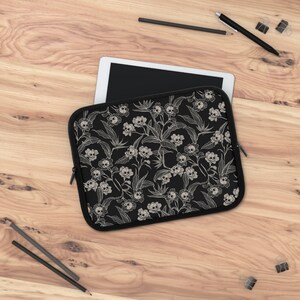 Gothic Floral Laptop Sleeve, Spooky Tiki Skull Flower Protective Tablet ...