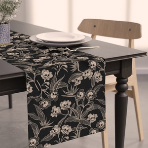 Gothic Floral Table Runner, Witchy Skull Flower Kitchen Decor, Goth ...
