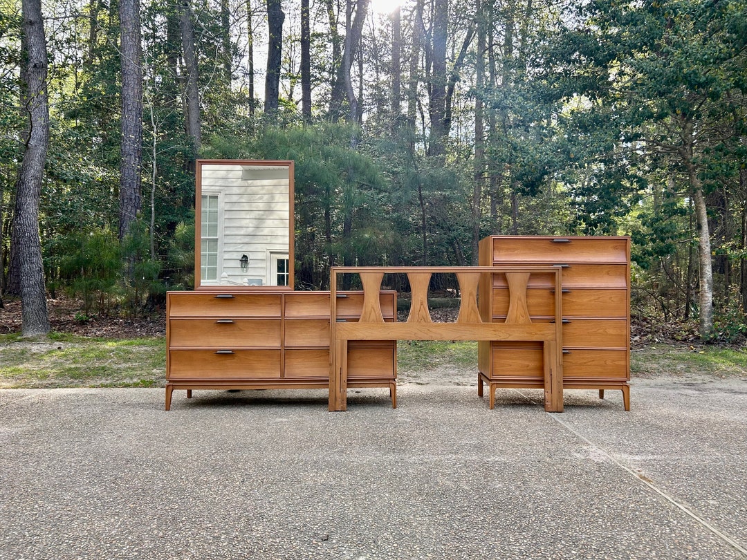 Mid Century Lane Bedroom Set Dresser . Highboy . Mirror . Queen ...
