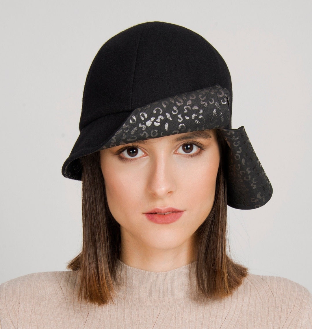 Schwarzer Cloche Hut Winter Hut Minimalistisches Design Hut ...