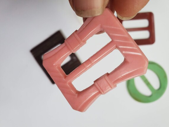 Mixed Lot - Bakelite mini Belt Buckles, Early plastic… - Gem