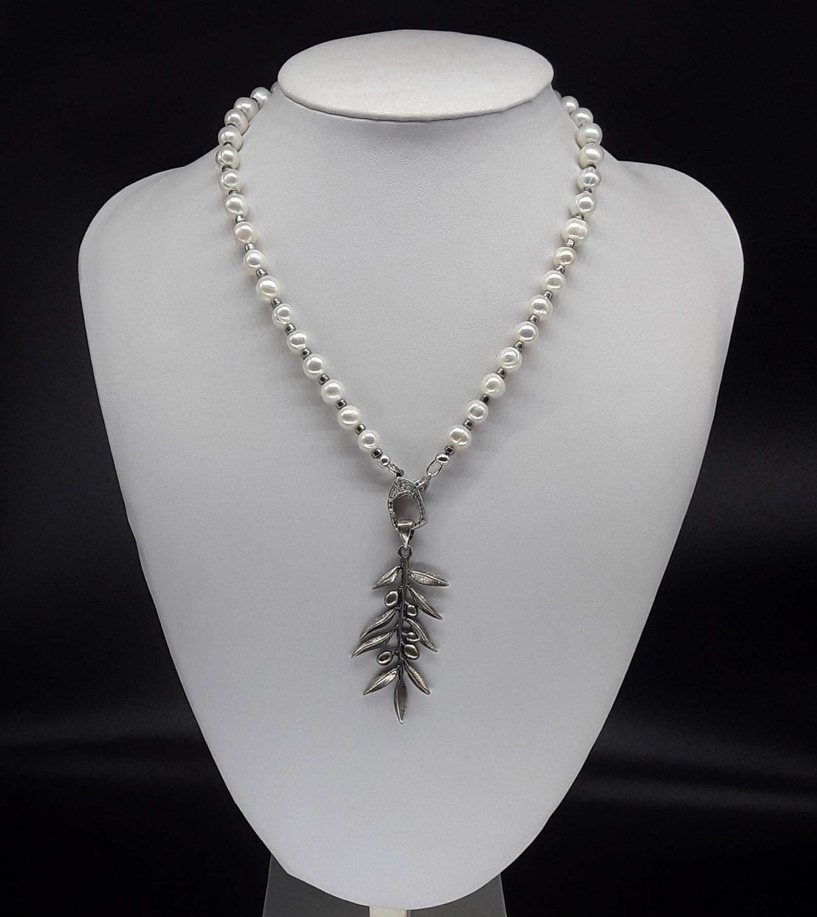 The Elegant Pearl Olive Branch Necklace Made of AAA+ Freshwater Pearls ...