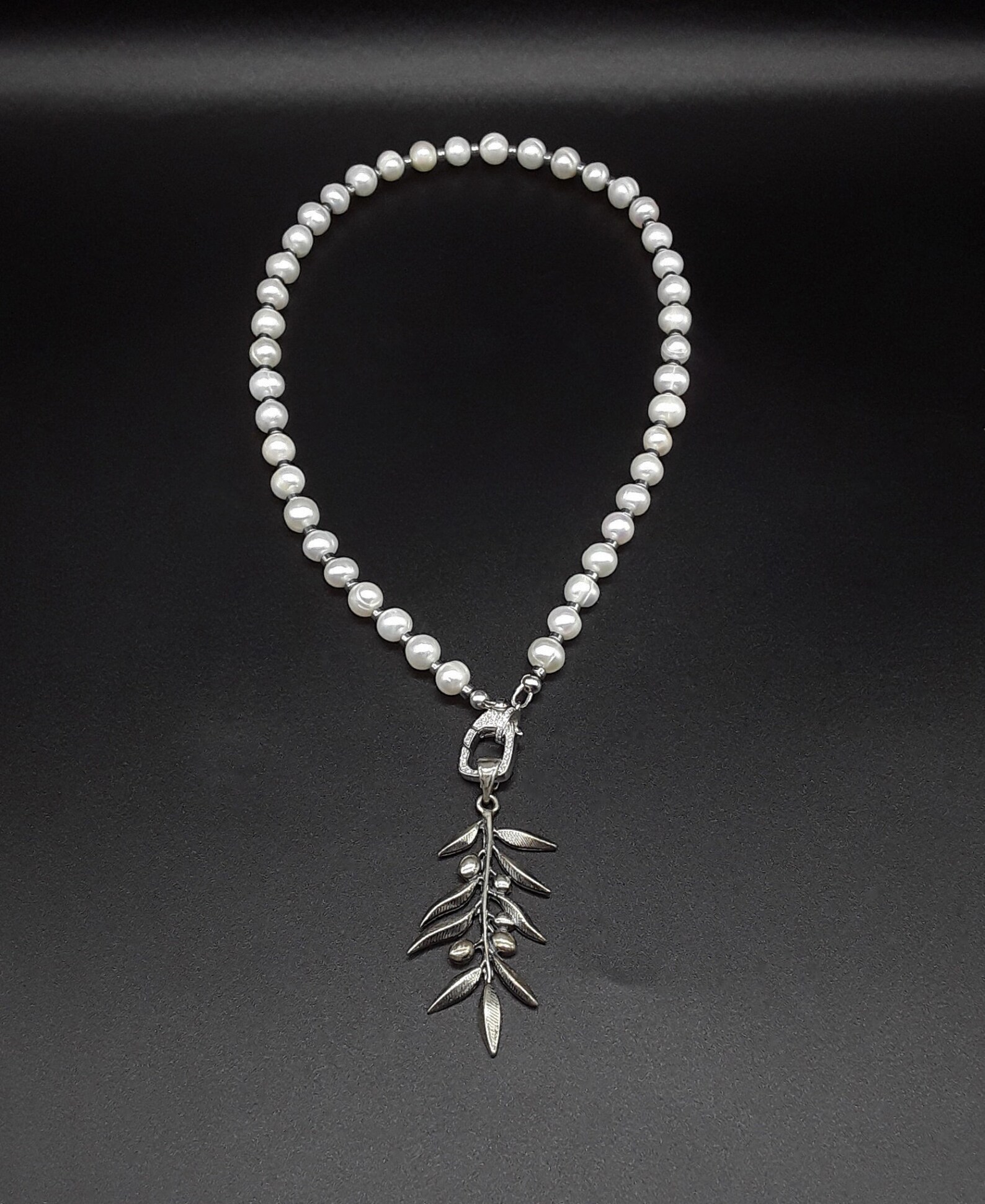 The Elegant Pearl Olive Branch Necklace Made of AAA+ Freshwater Pearls ...