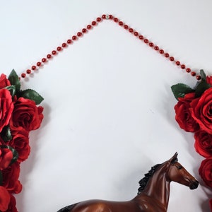 Kentucky Derby Rose Wreath With Thoroughbred, "tis the Law" - Etsy