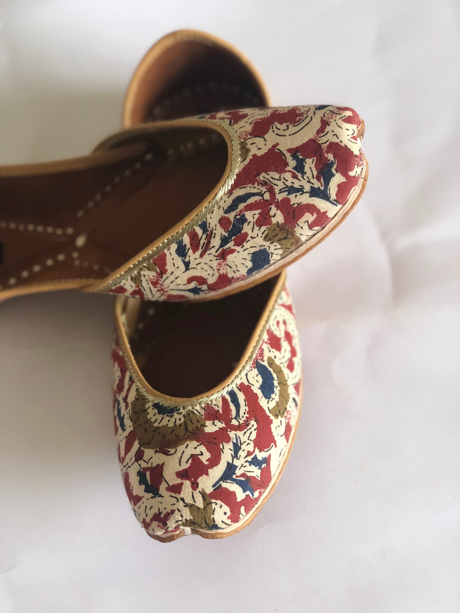Women Handcrafted Ethnic Leather Kalamkari Footwear, Indian Mojari ...