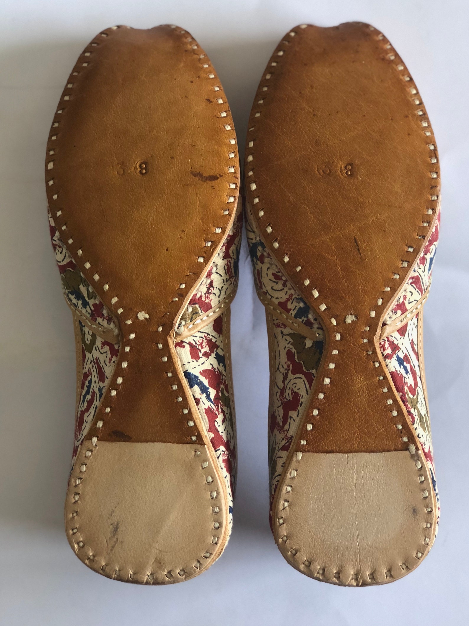 Women Handcrafted Ethnic Leather Kalamkari Footwear, Indian Mojari ...
