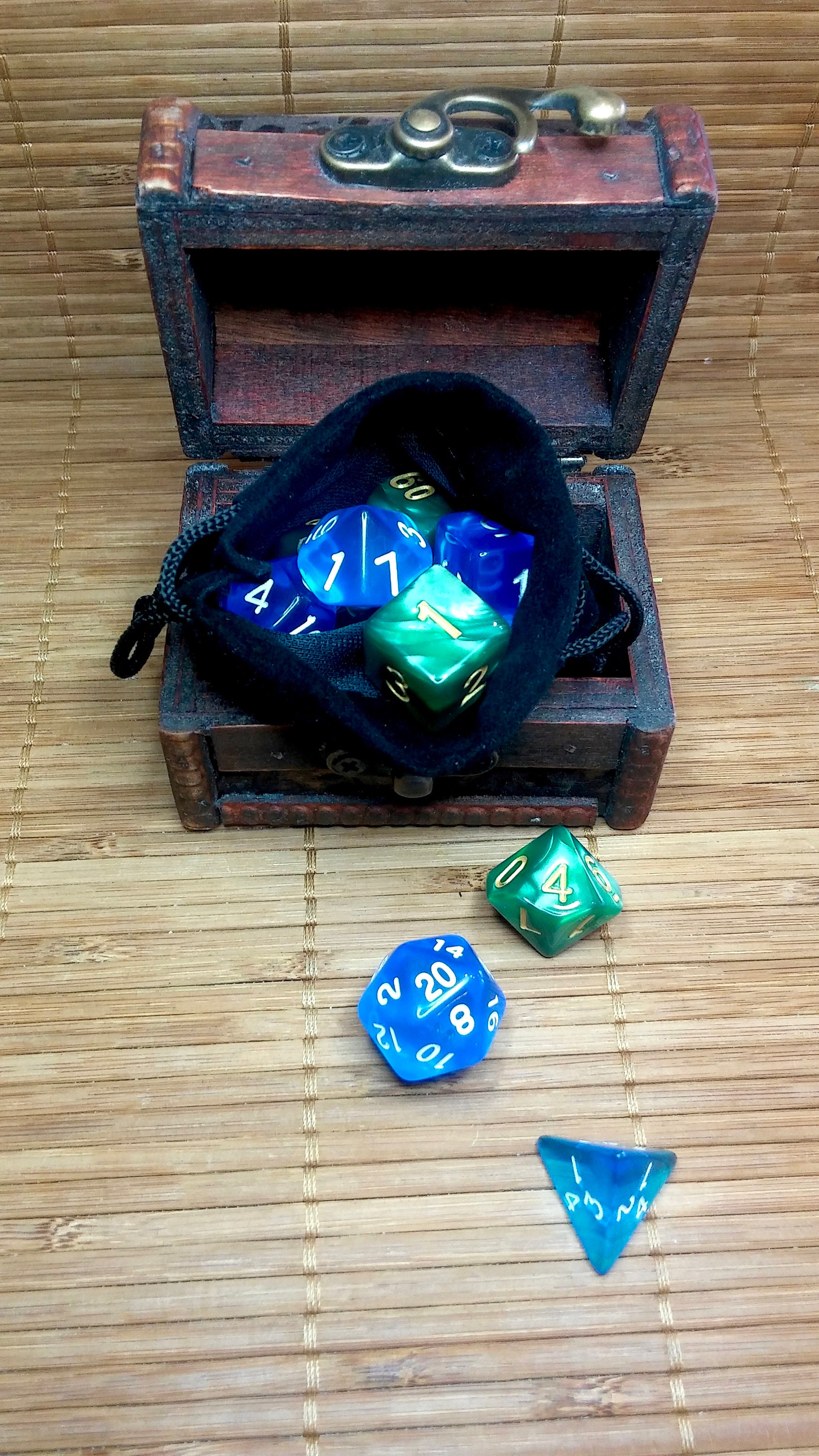 Dungeons and Dragons Dice Set, Treasure Chest With Velvet Bag - Etsy