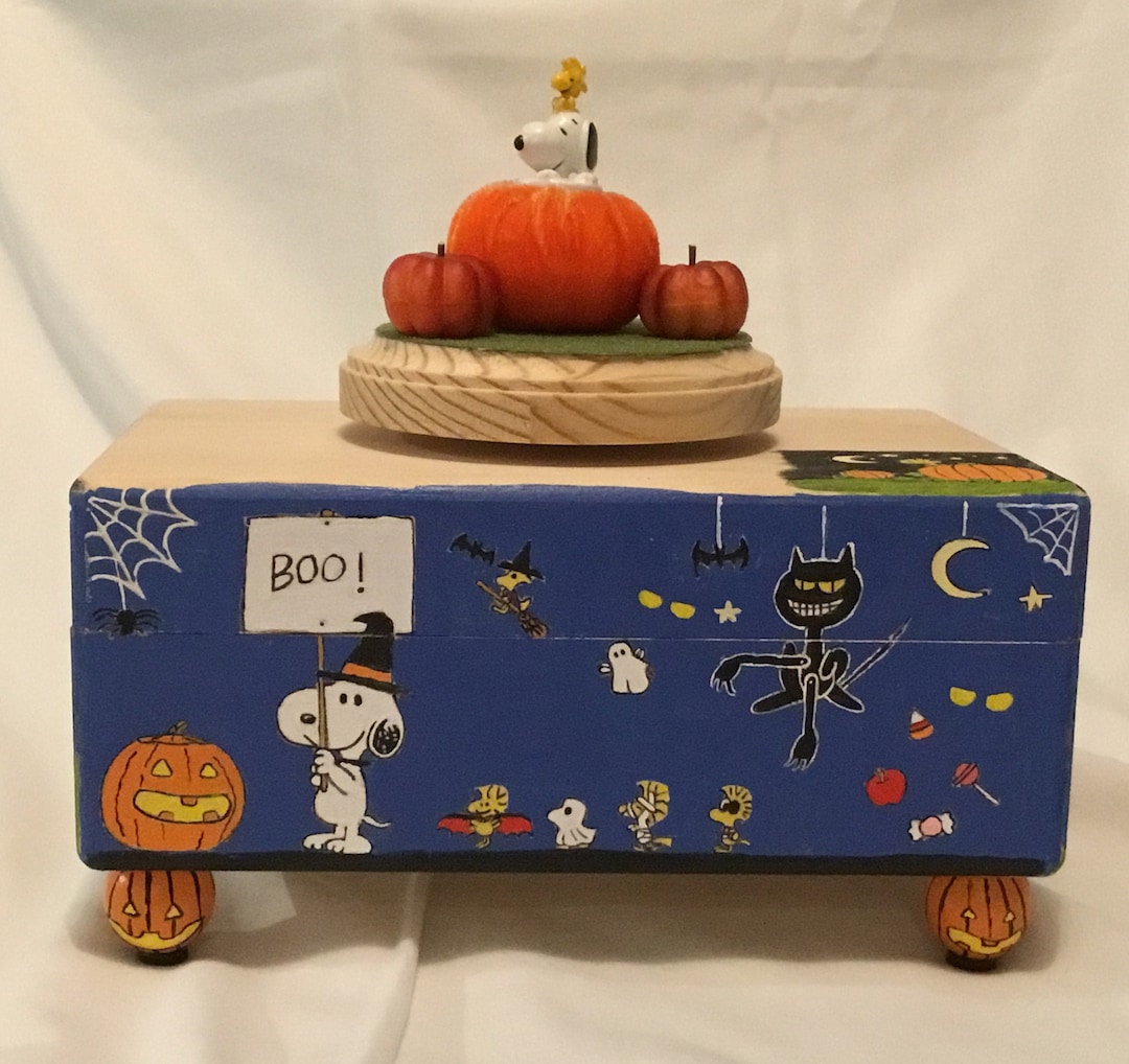 Peanuts Halloween Music Box - Etsy
