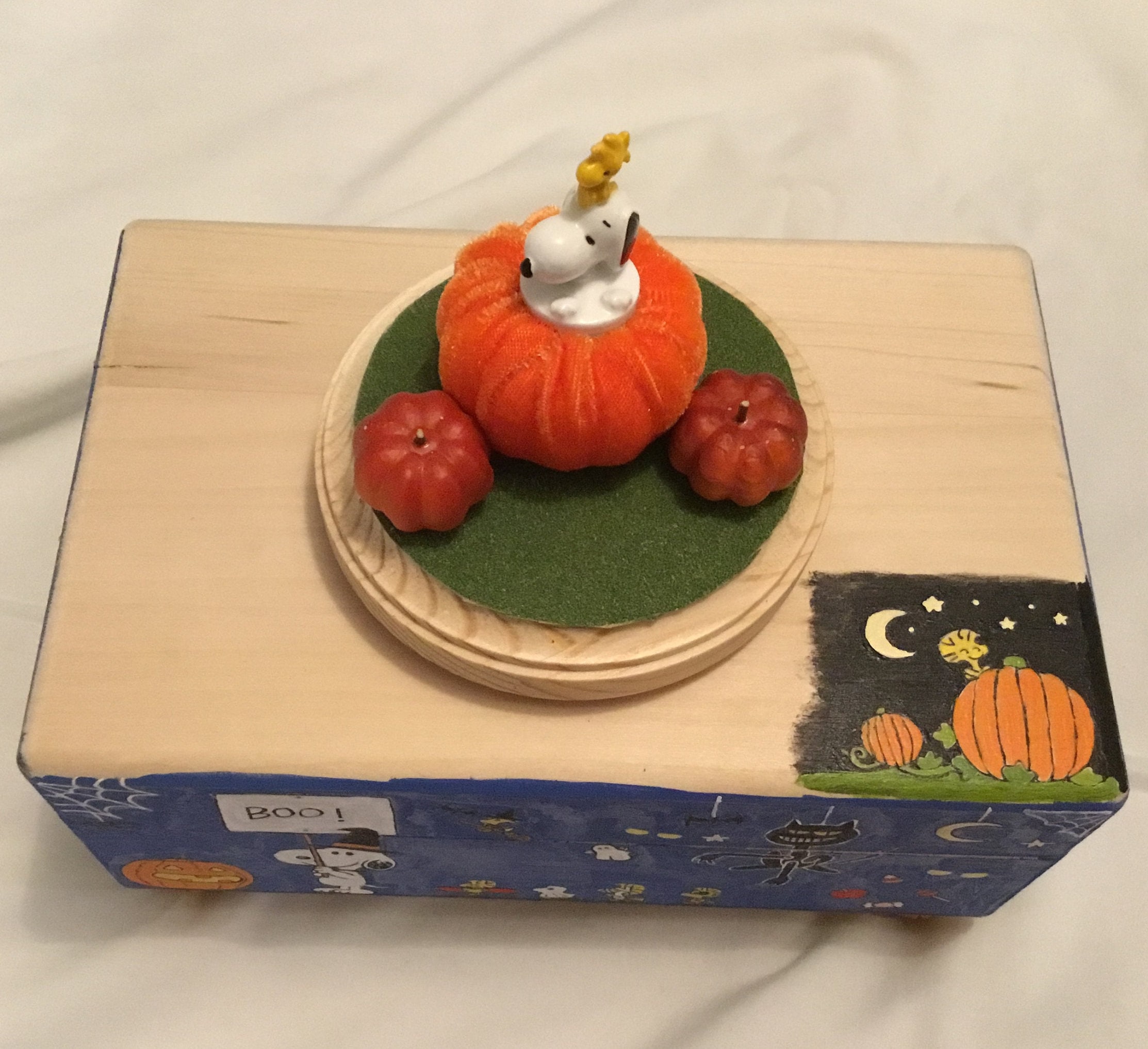 Peanuts Halloween Music Box - Etsy