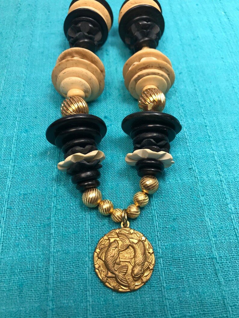 Collar de madera de coco con colgante Piscis - Etsy España