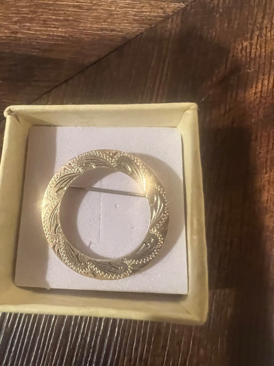 Vintage 14k Gold Round Engraved Circle Brooch/pin - Etsy