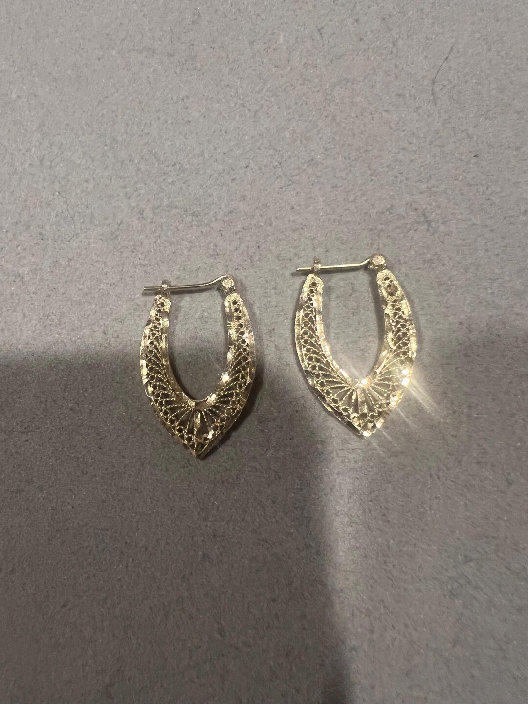 Vintage 14k Gold Filigree V Shape Hoop Earrings - Etsy
