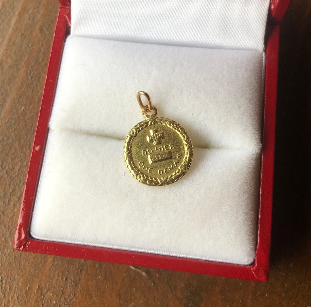 Augis 18k Gold Medal From the 30s - Etsy