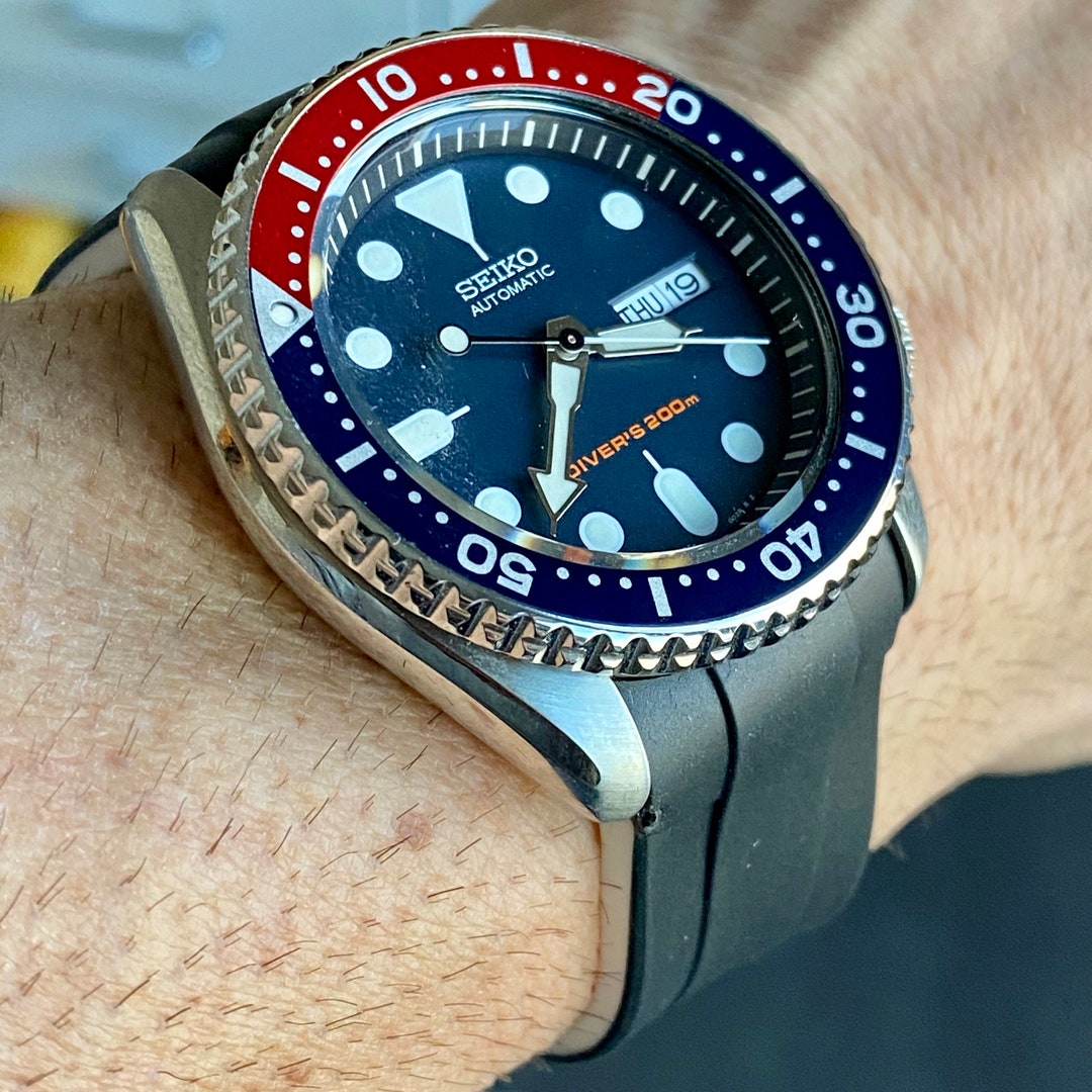 22mm BLACK/WHITE Vulcanized Rubber Strap Fits Some Seiko Watches SKX ...