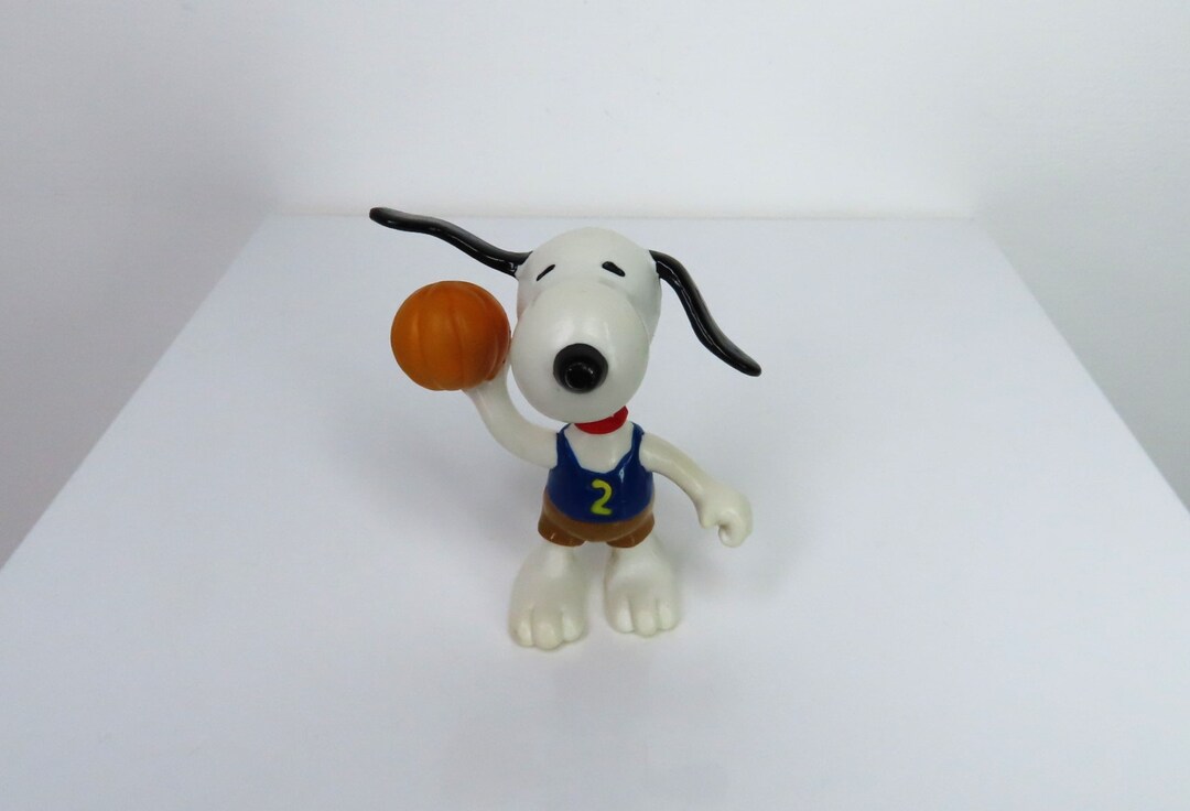 A Vintage 1990s Snoopy Basketball Toy Figure. - Etsy