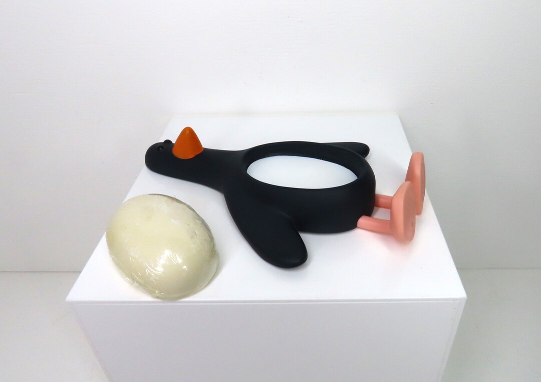 A Vintage 1990s Feathers Mcgraw Novelty Plastic Soap Dish. Wallace and ...