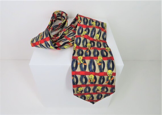 A vintage 1996 Tweety Pie Looney Tunes neck tie. - Gem