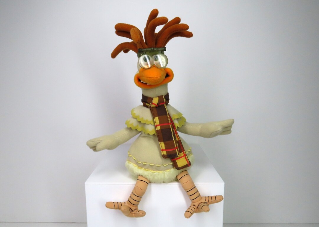 A Vintage 2000 Chicken Run Mac the Brains Hen Plush Toy, Desk Pal, Desk ...