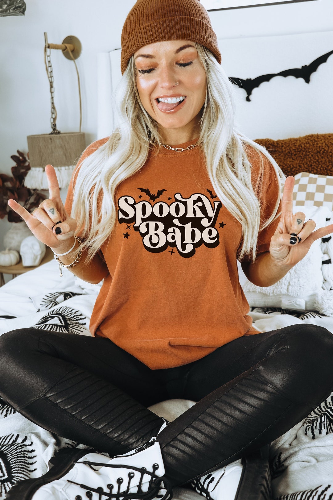 Spooky Babe / Comfort Colors / Camisa de Halloween / Camisa Spooky / ropa de temporada / camisa ...