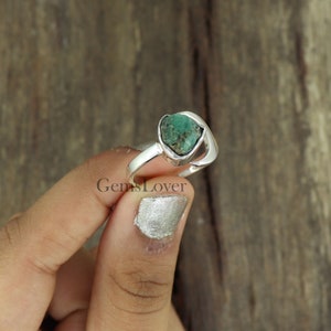 Natural Raw Emerald Ring, Sterling Silver Ring, Crescent Moon Ring, Adjustable Ring, Simple Moon ...