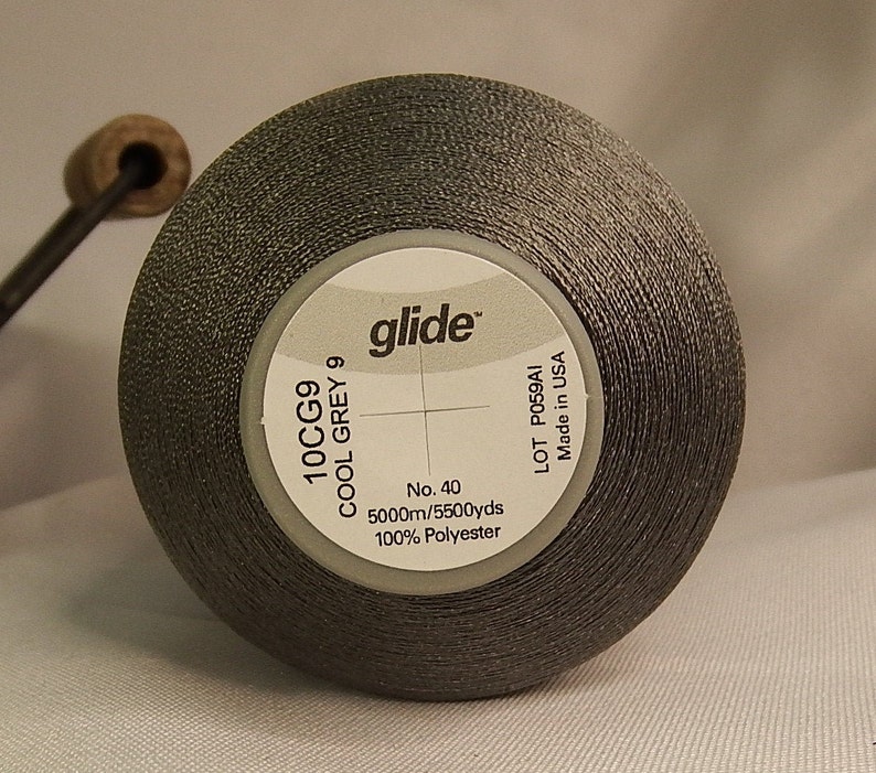 COOL GREY Thread Glide Polyester 5500 Yards, 40 Wt. King Large Spool ...