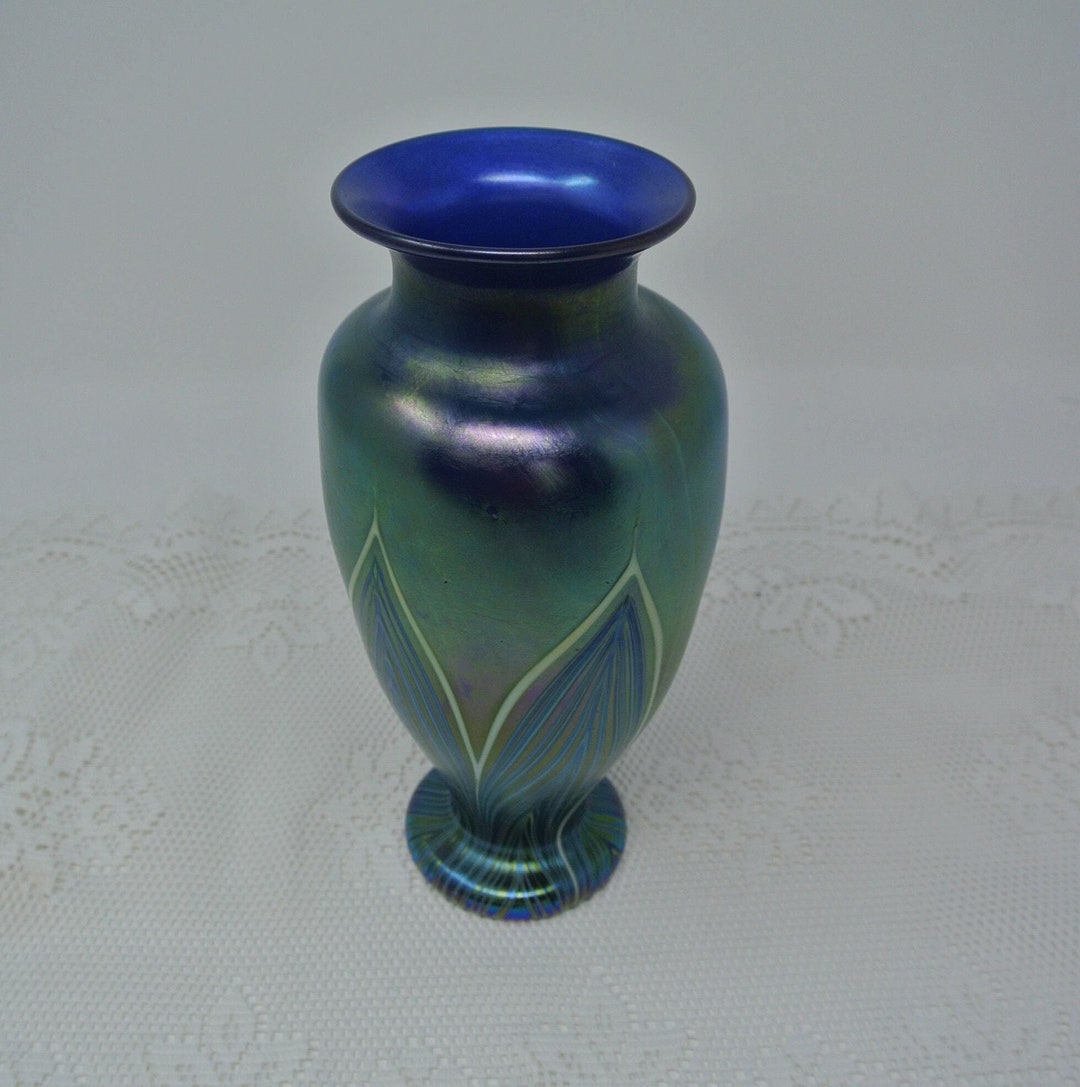 Signed Large 9 1/2 ORIENT & FLUME 1980's Pulled Feather Iridescent Vase ...