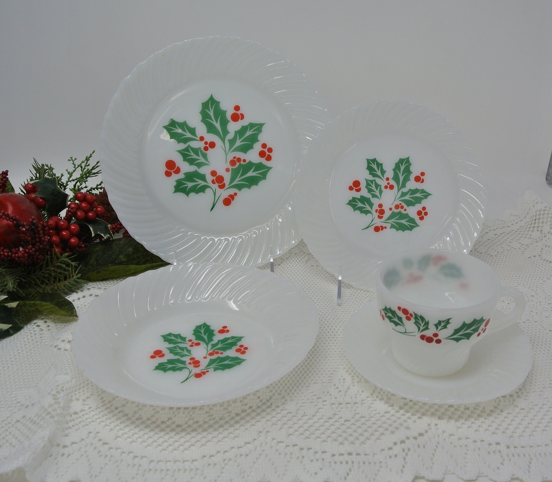 Termocrisa Mexico Milk Glass Christmas Holly Berry Dinner Set for Four ...