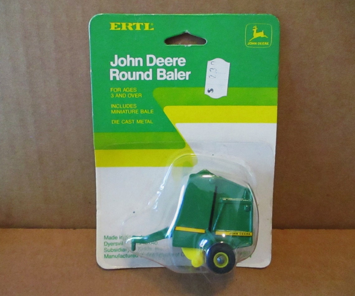 John Deere 535 Round Hay Baler & Bale 1/64 ERTL Toy #577 Farm Implement ...