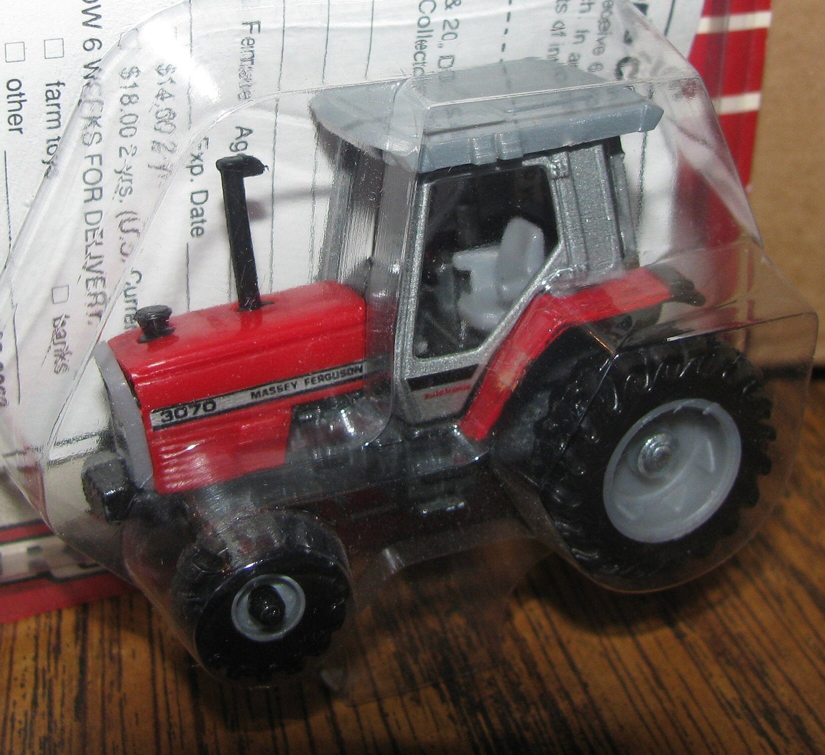 Massey Ferguson 3070 Row Crop Tractor With Cab & FWDA 1/64 ERTL Toy 1107 Die Cast Metal ...