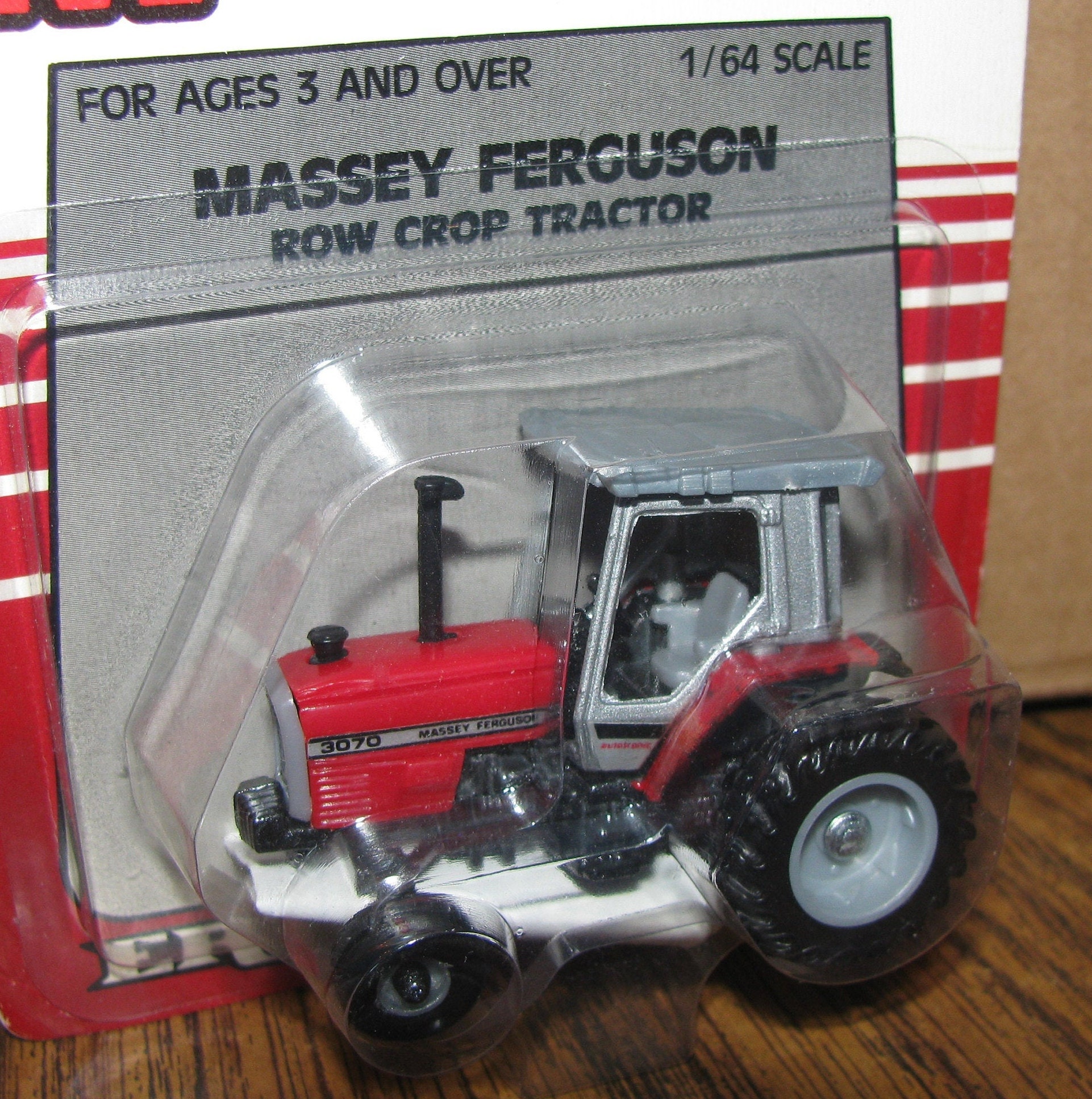 Massey Ferguson 3070 Row Crop Tractor With Cab 1/64 ERTL Toy 1777 Die Cast Metal Collectible ...