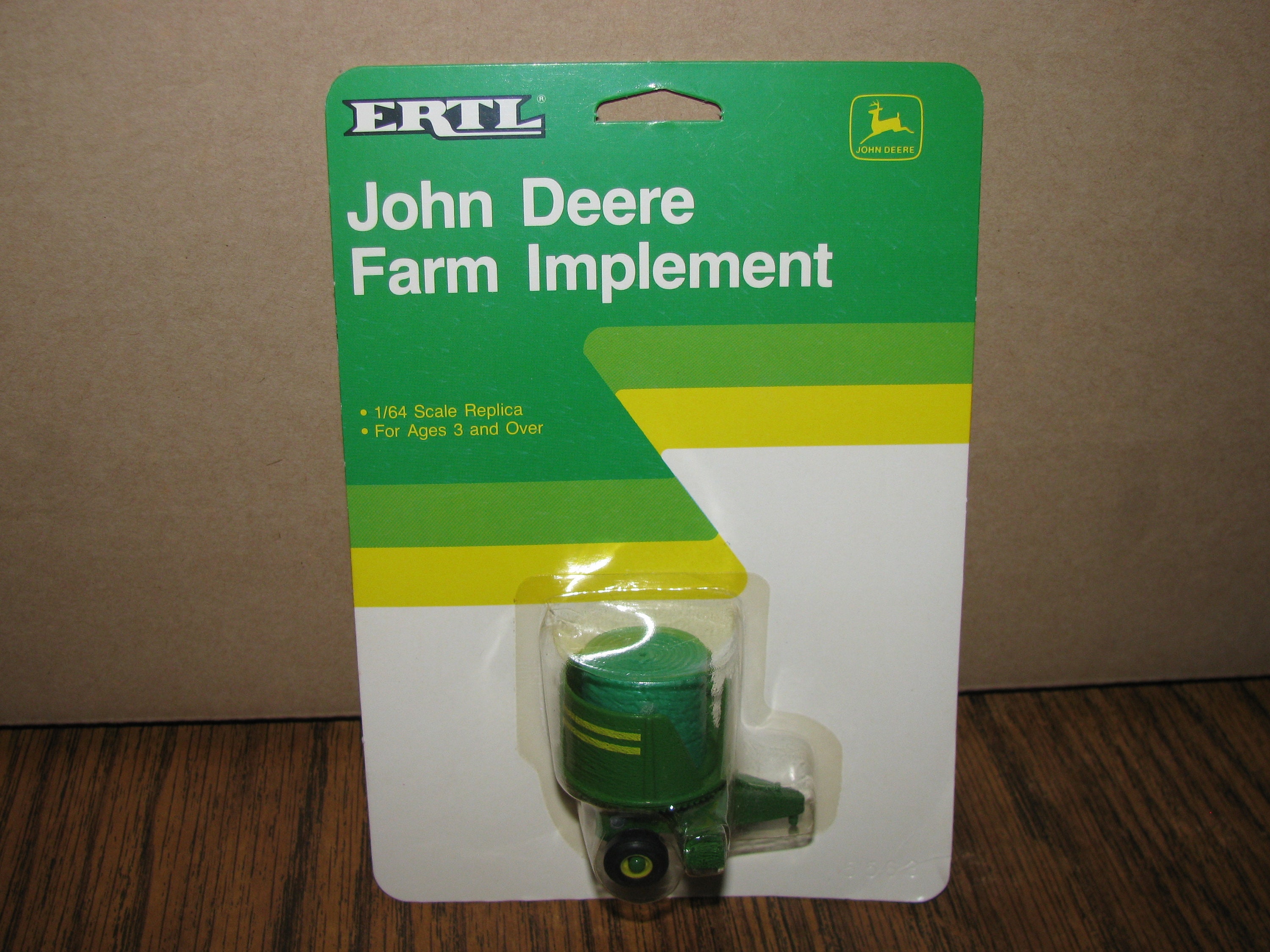 John Deere Round Hay Bale Grinder Feeder Cart 1/64 ERTL Toy #5555 Farm ...