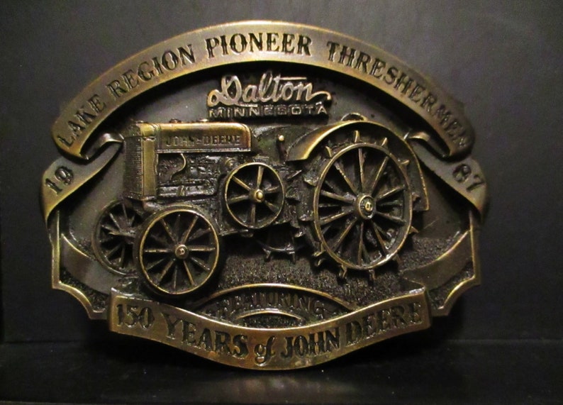 John Deere Model D Two-cylinder Tractor Lake Region Pioneer Threshermen ...